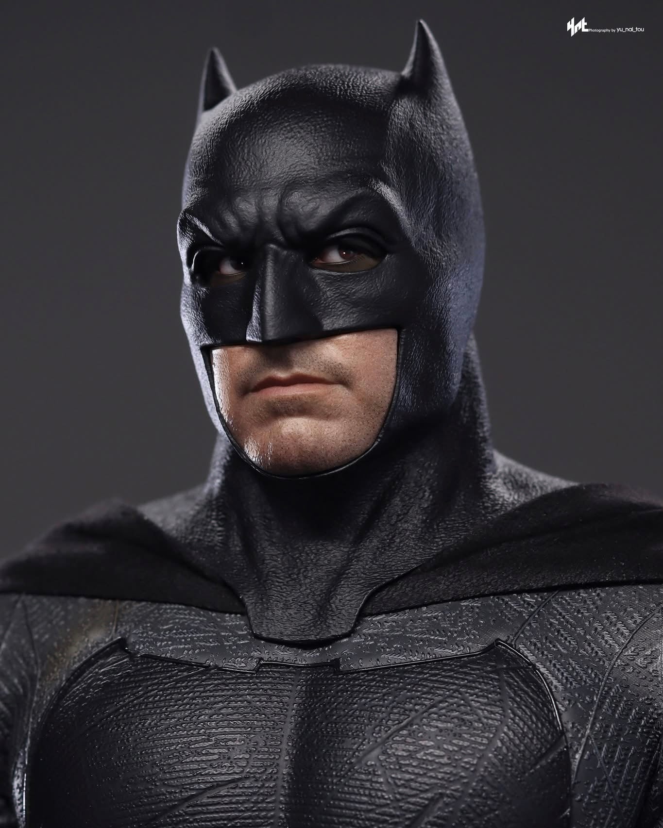 Hot Toys MMS732 Batman v Superman: Dawn of Justice – 1/6th scale Batman ...