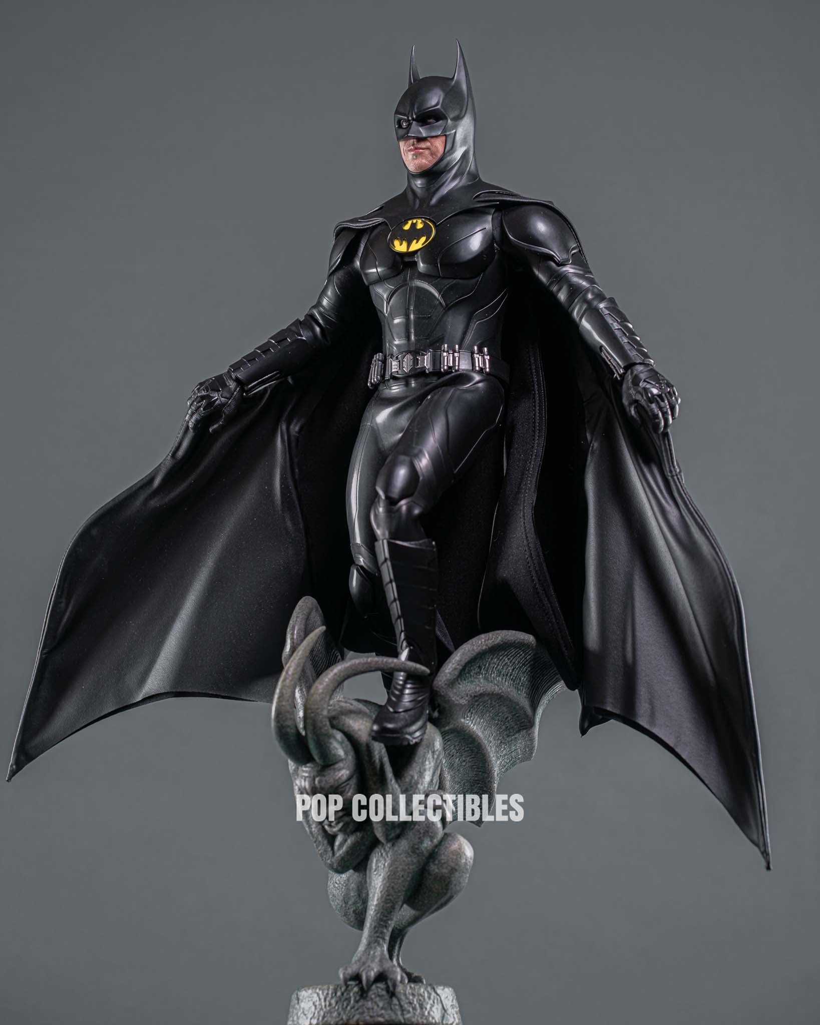 Hot Toys MMS712 The Flash – Batman (Modern Suit) 1:6th Scale ...