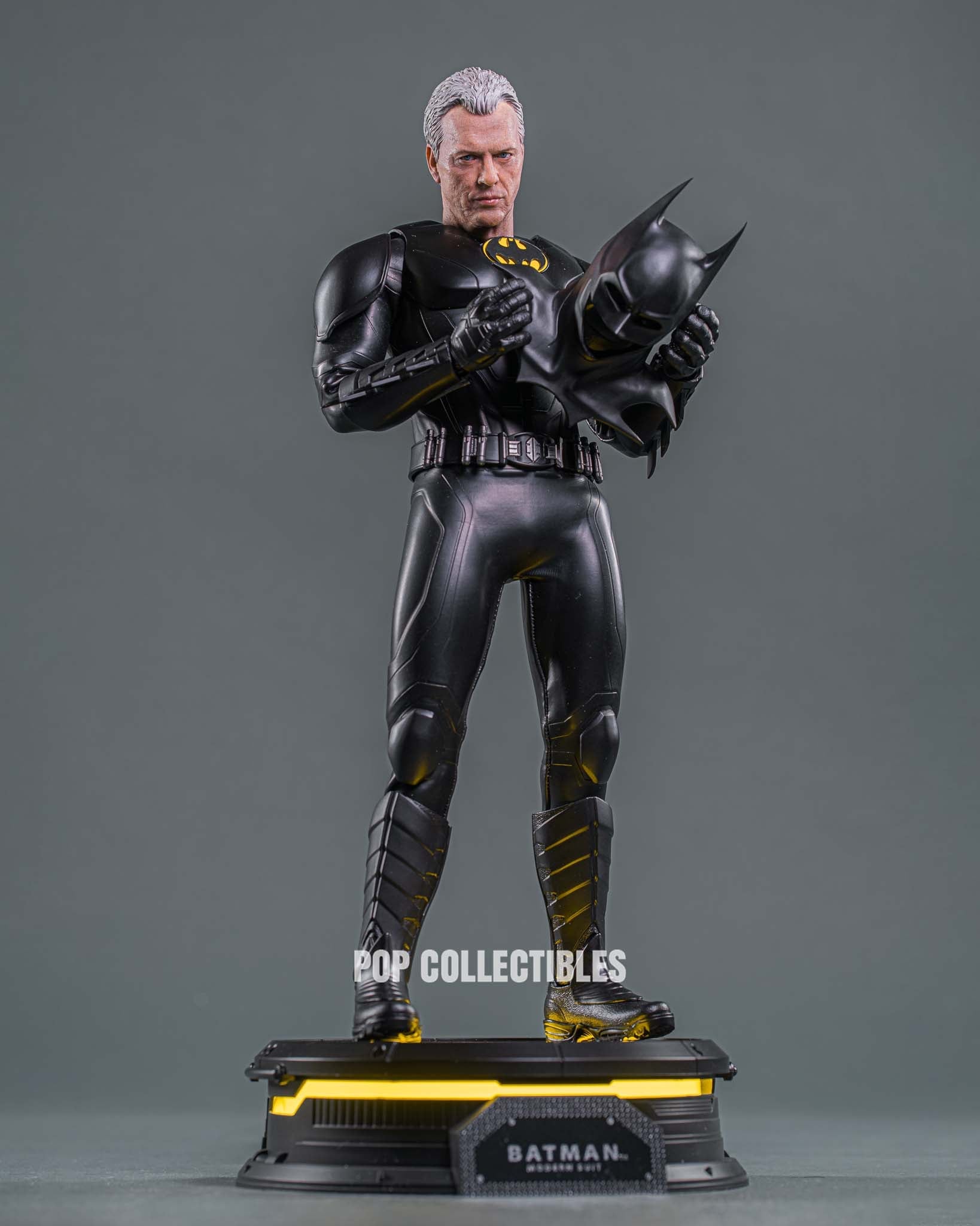 Hot Toys MMS712 The Flash – Batman (Modern Suit) 1:6th Scale ...
