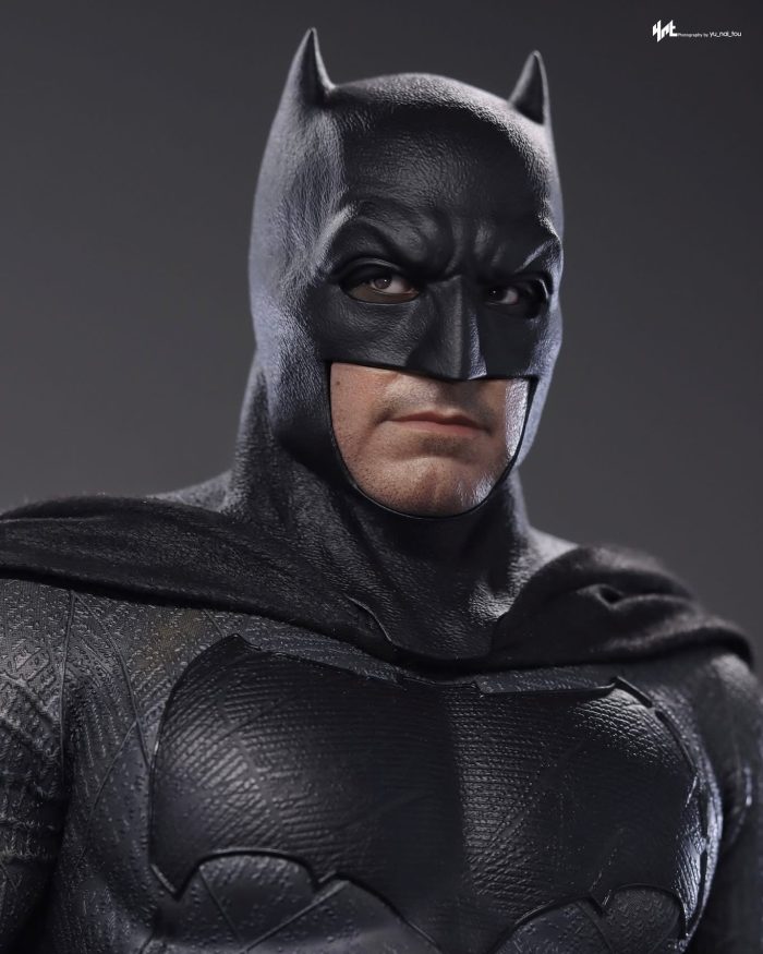 Hot Toys MMS732 Batman v Superman: Dawn of Justice – 1/6th scale Batman ...